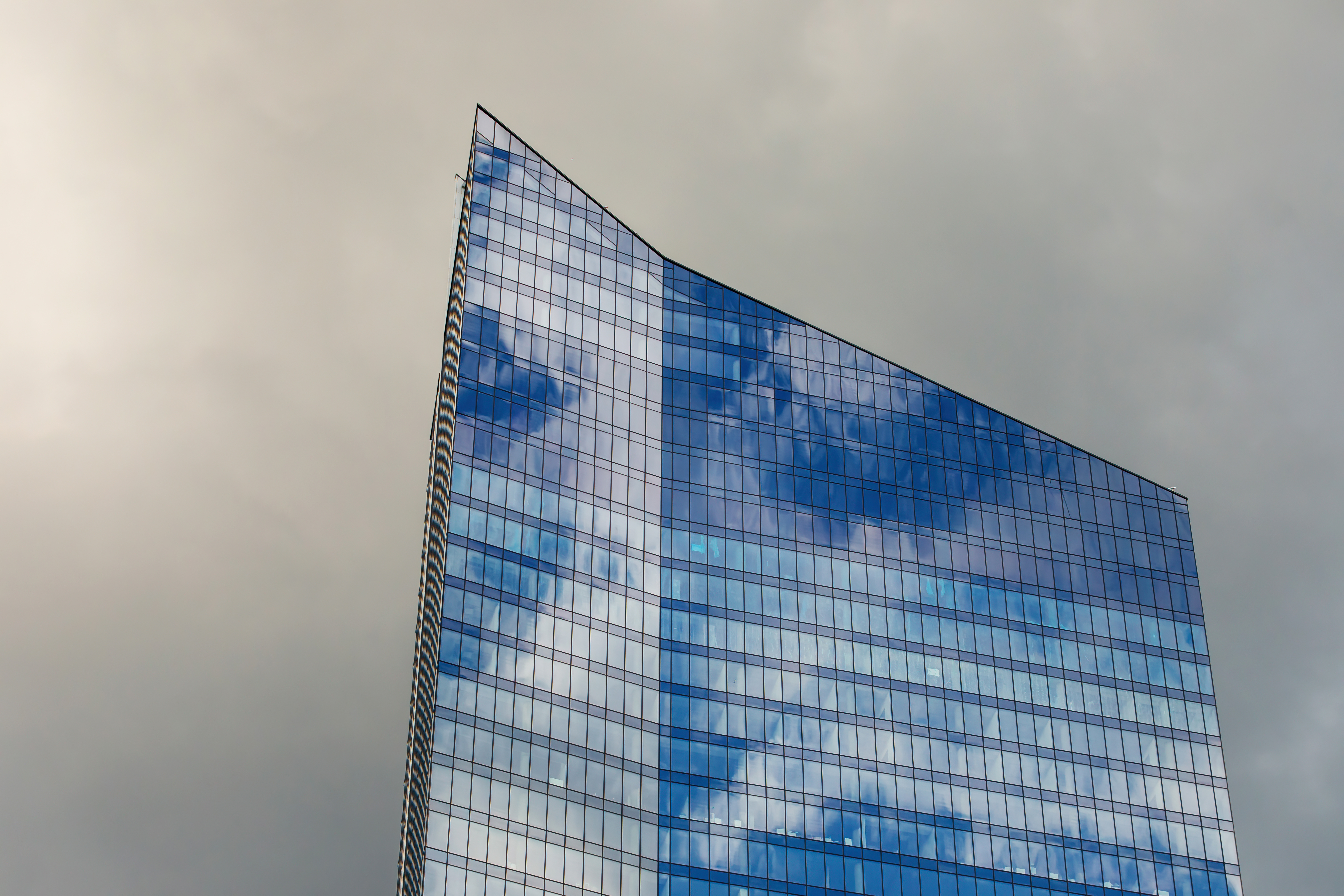 Banks benefit from managed multicloud services and platforms